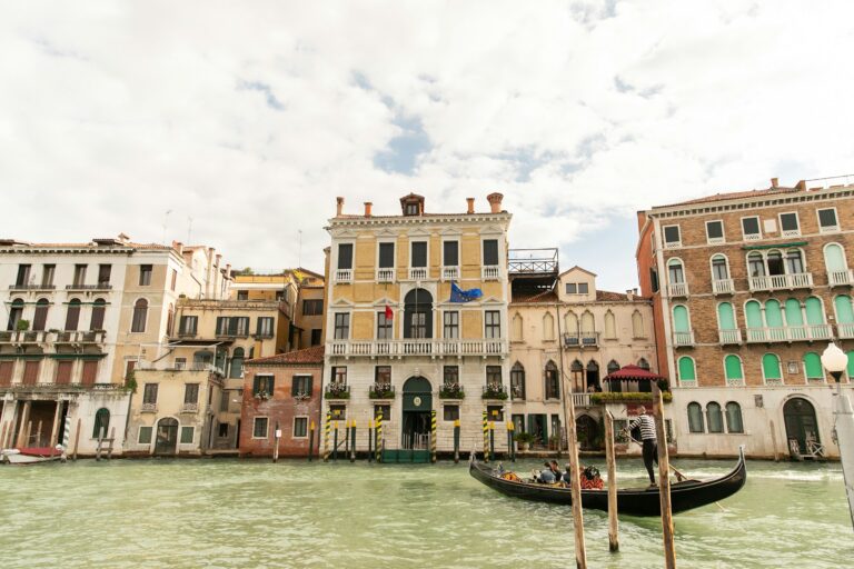 35+ Amazing Venice Photos to Discover Italy’s Eternal Elegance | Casual ...
