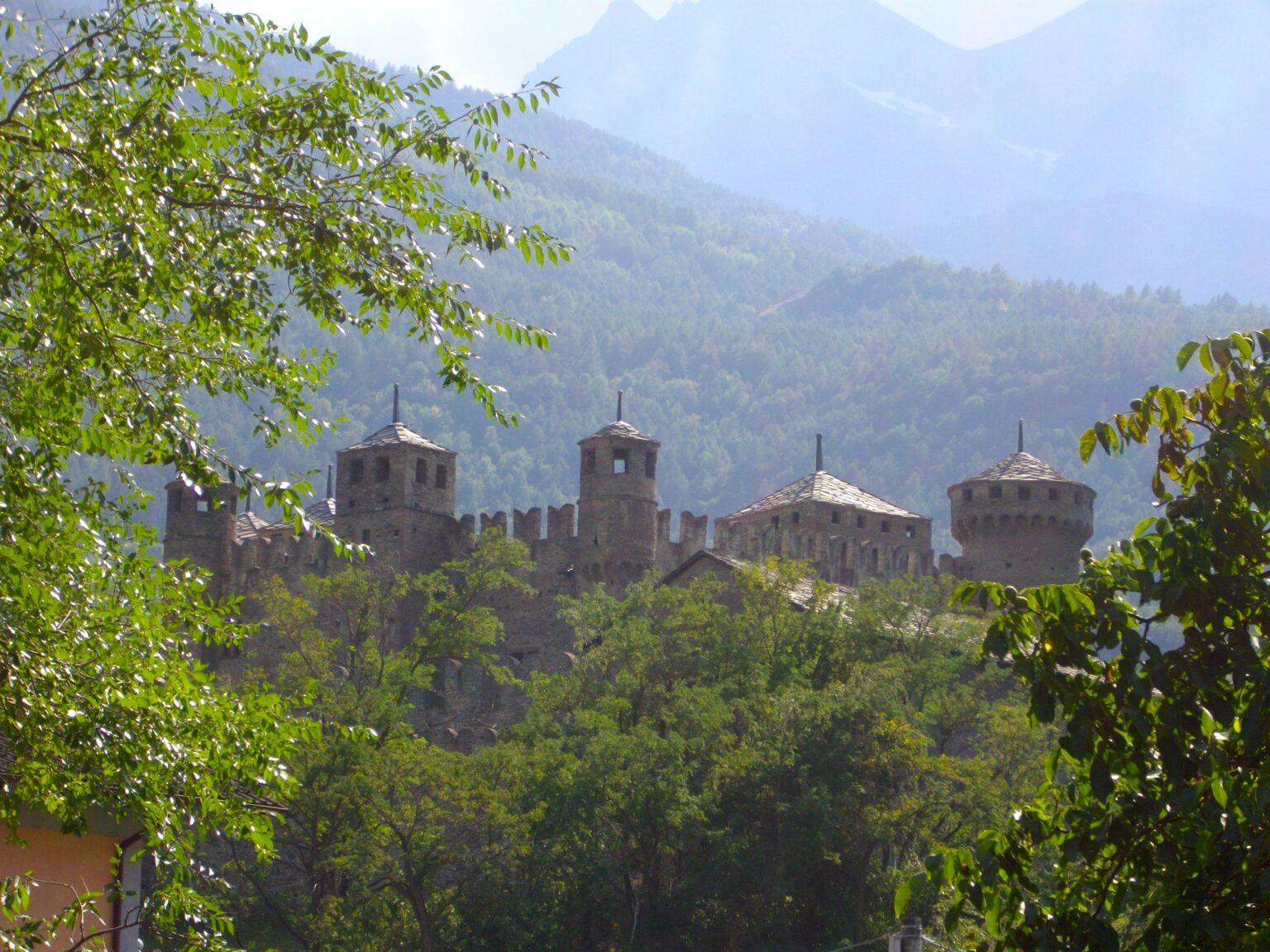15 Must-See Castles in Northern Italy: High-Res Photos & Interesting ...